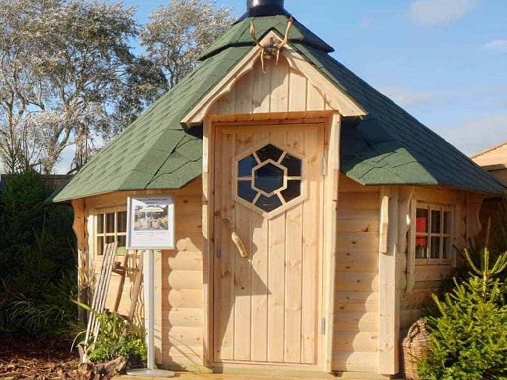 Small Garden Lodge - Garden Exteriors