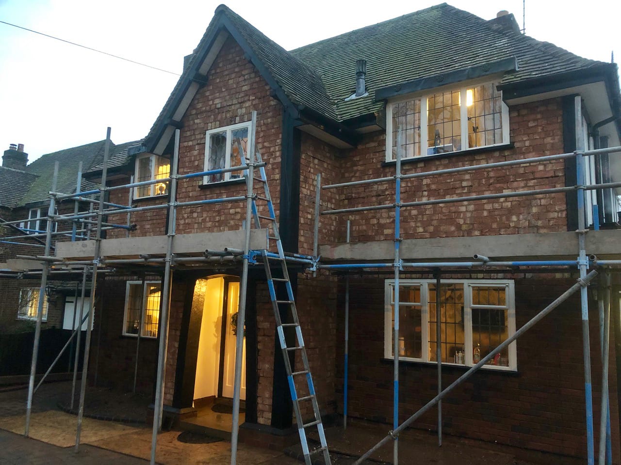 \ Services | Space Build and Design